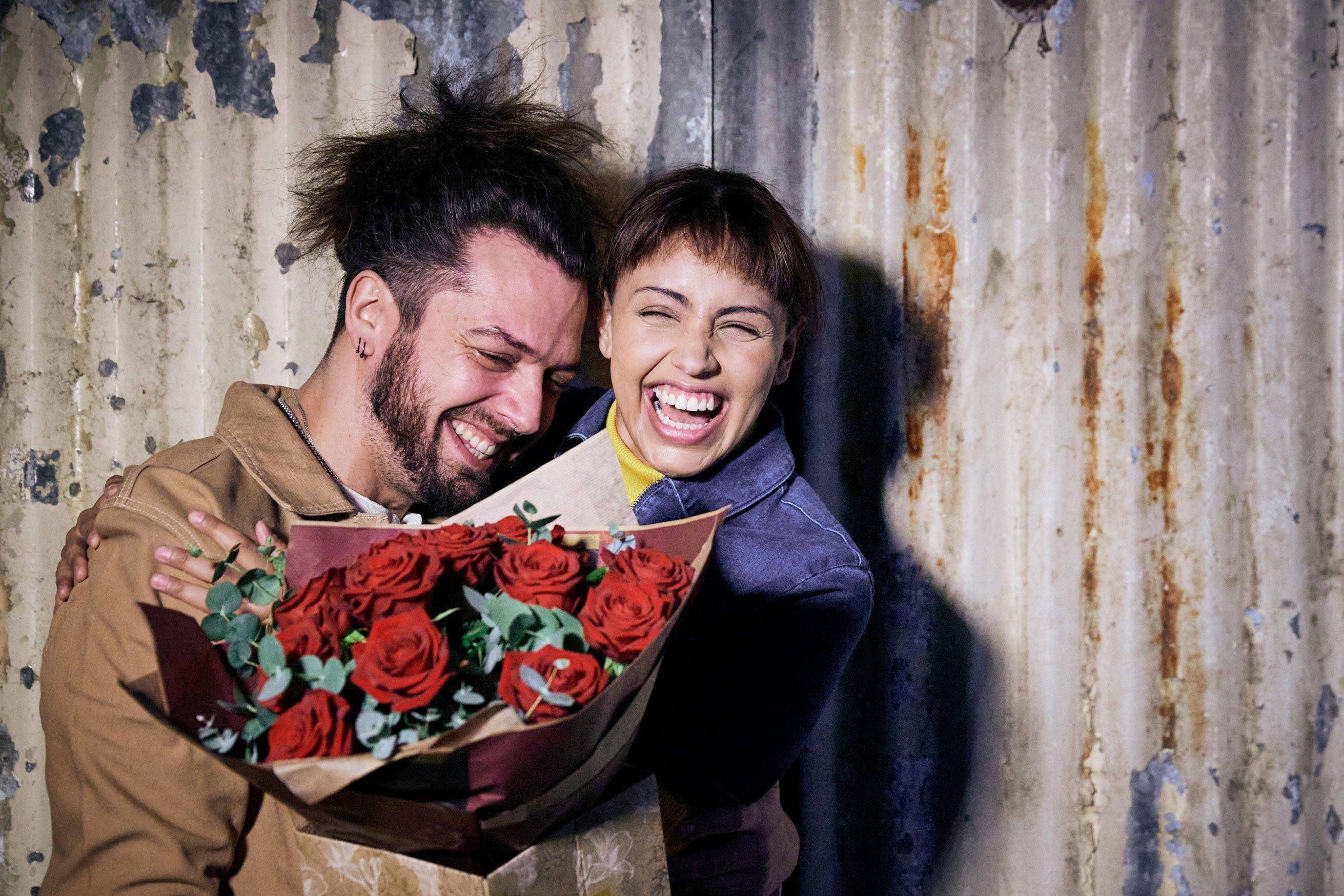 How to write the perfect romantic love poem | Interflora Ireland