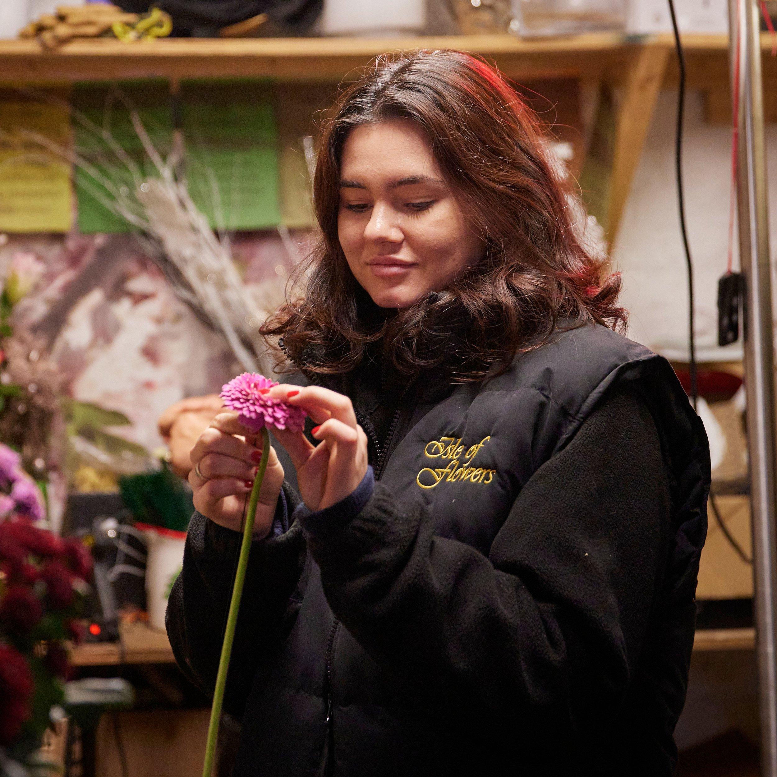 Classic Christmas Gift Box | Card & Chocolates | Interflora Ireland